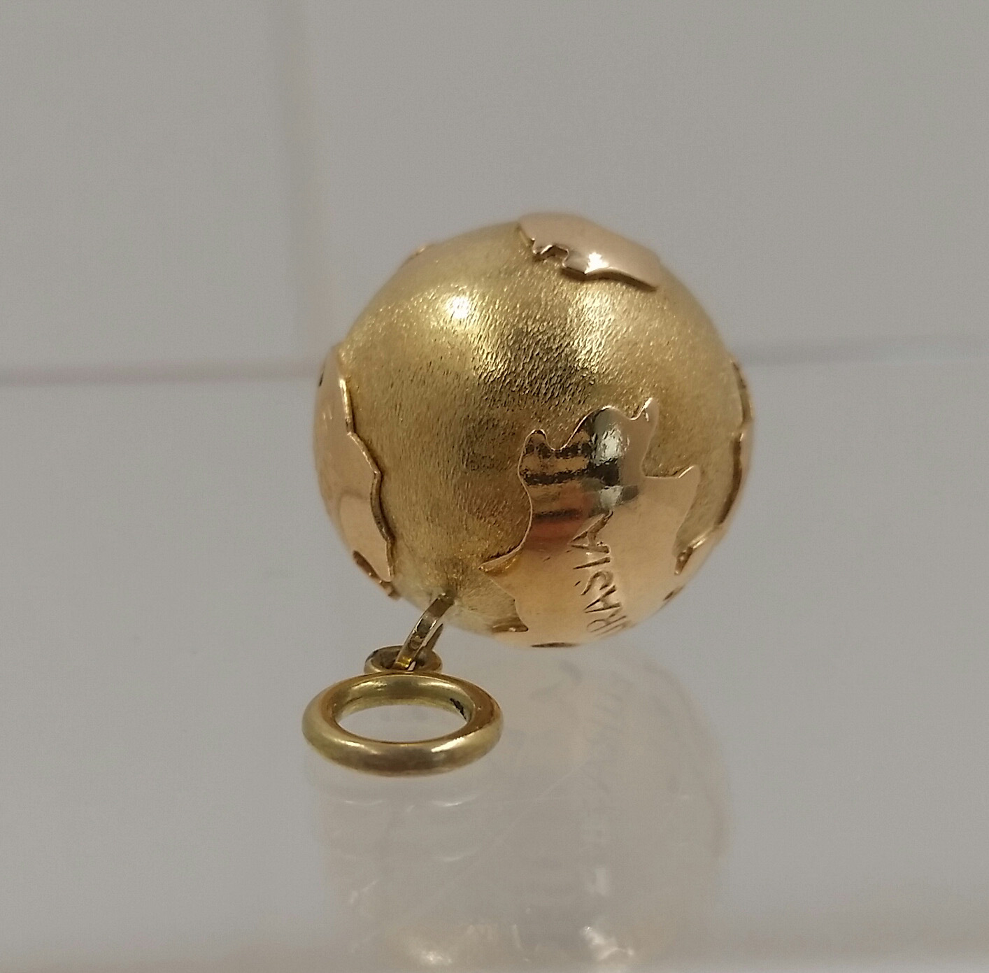 Vintage 18 Karat Yellow Gold "World" Charm - S & K Ltd.