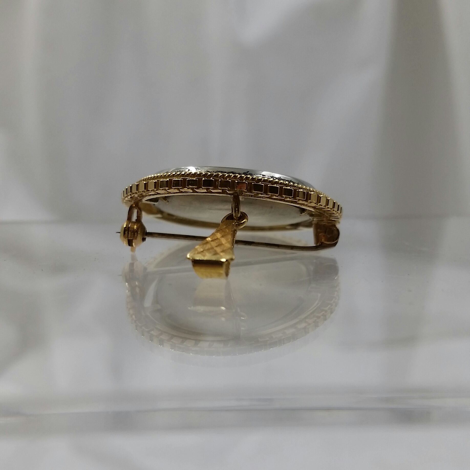 Hand Painted Porcelain Pin/Pendant in 18 Karat Yellow Gold - S & K Ltd.