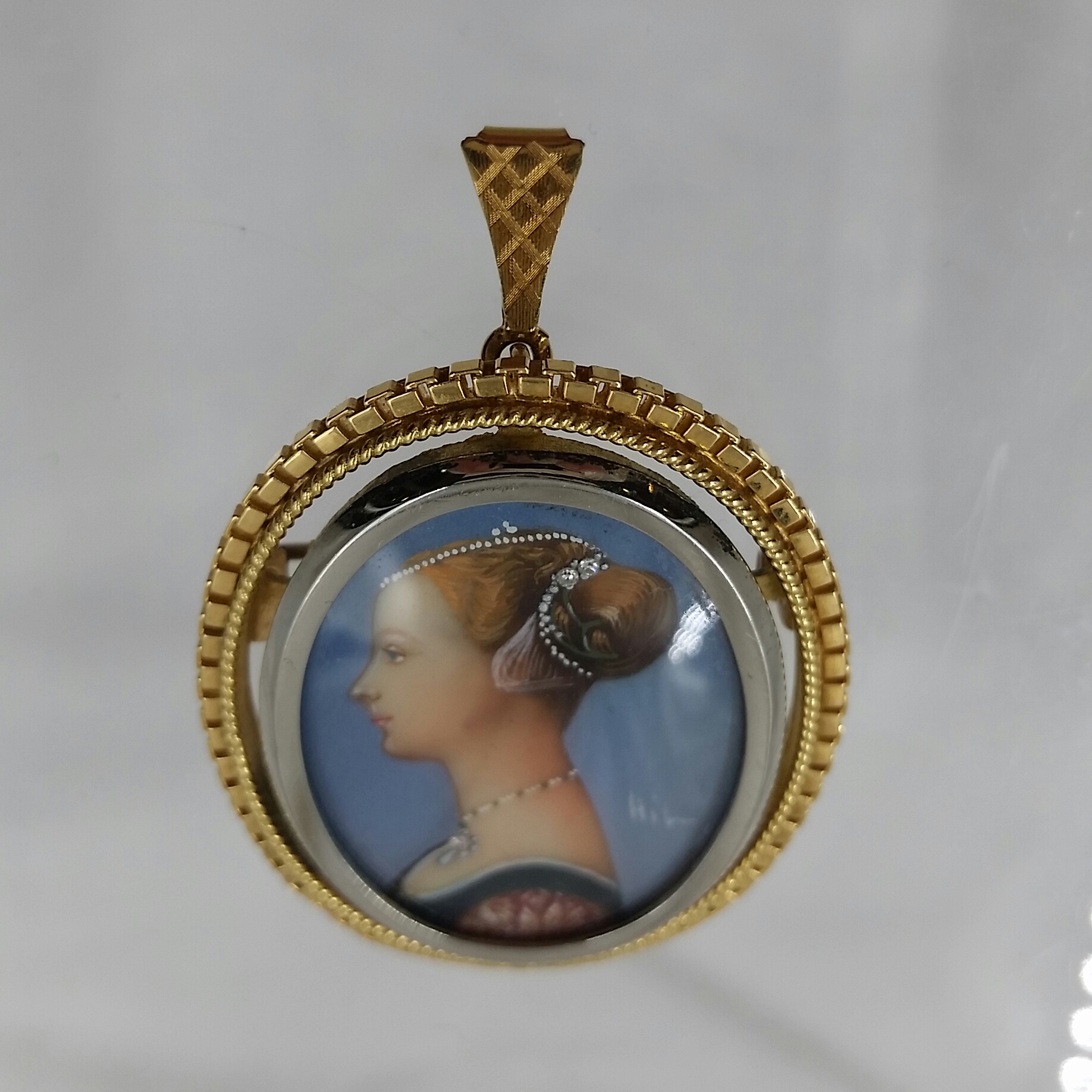 Hand Painted Porcelain Pin/Pendant in 18 Karat Yellow Gold - S & K Ltd.